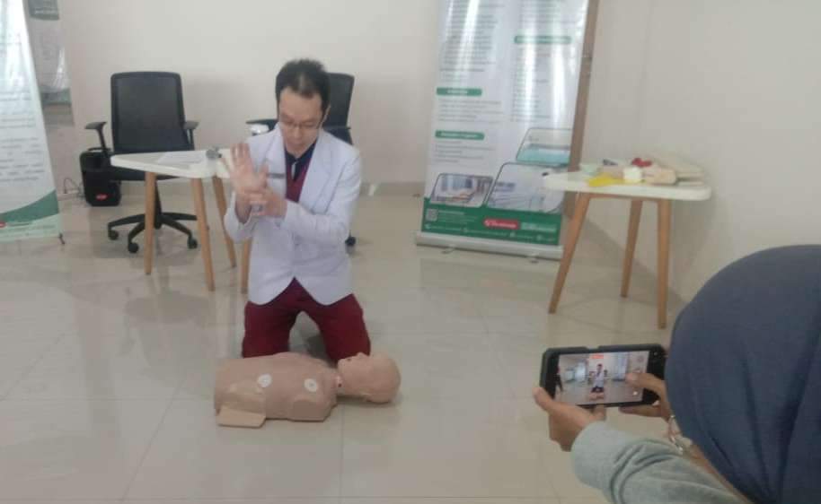 Trauma Center RS Ubaya Bagikan Tips Menolong Korban Kecelakaan Lalu ...